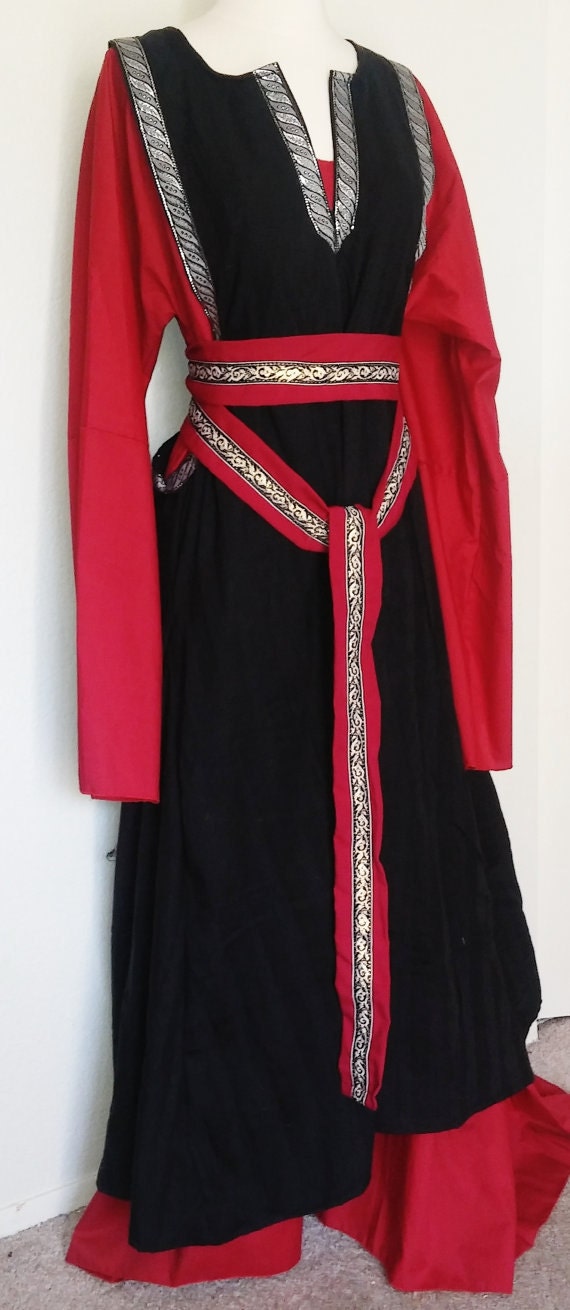 Custom Sideless Surcoat in Linen – Chicken Vicious